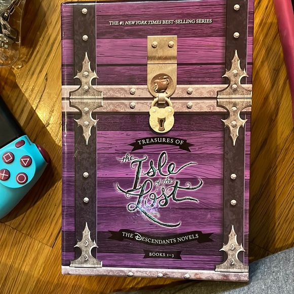 Other | Treasures Of The Isle Of The Lost The Descendants Novels Book ...